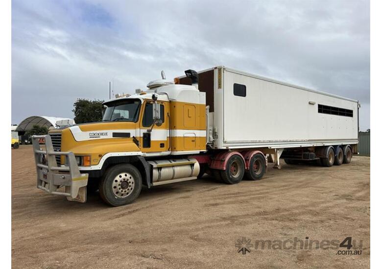 Buy Used 2005 Mack 2005 MACK FLEETLINER 2007 MAXITRANS ST3 PANTECH ...