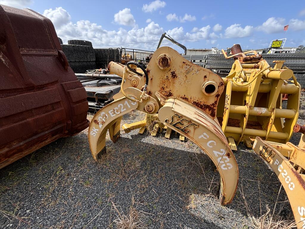 Used SEC Q C Excavator Grapple Construction Equipment in , - Listed on ...