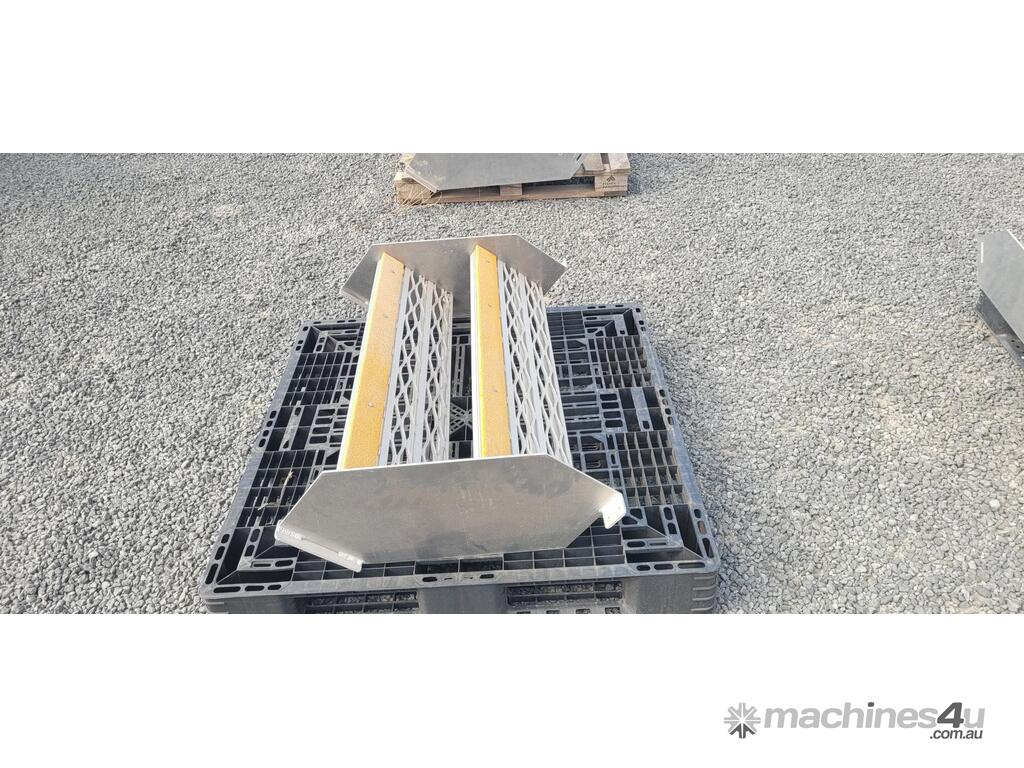 Used Pallet of Aluminium Steps (1200078)