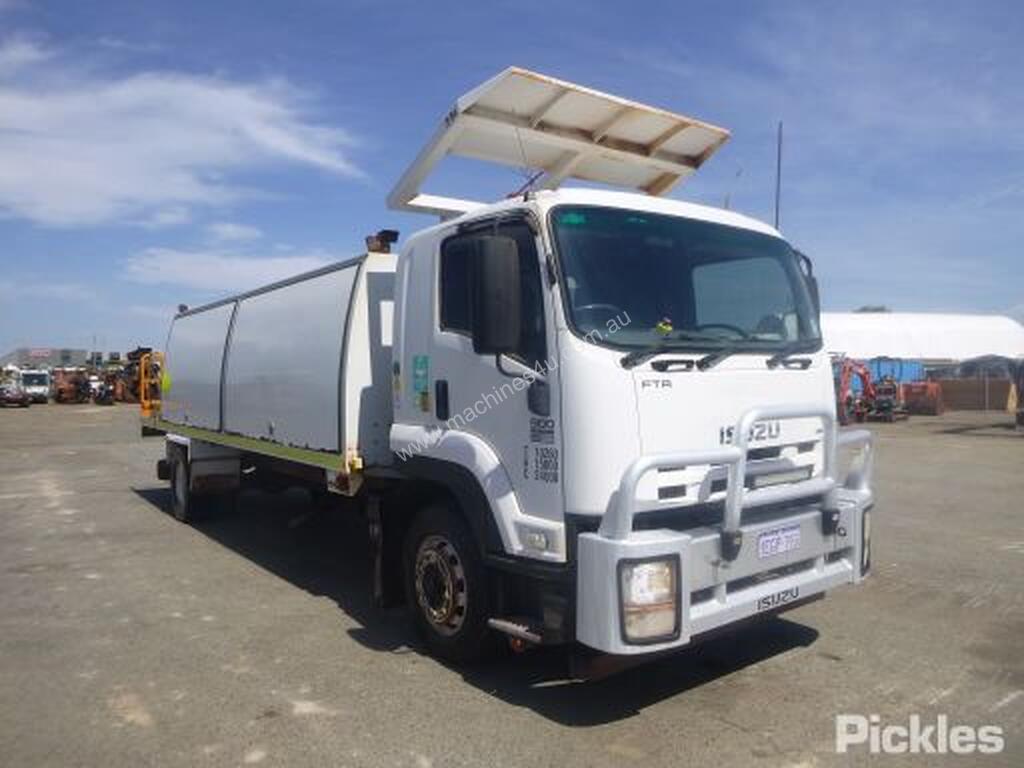 Buy Used Isuzu FTR 900 MEDIUM Dual Cab Trucks in , - Listed on Machines4u