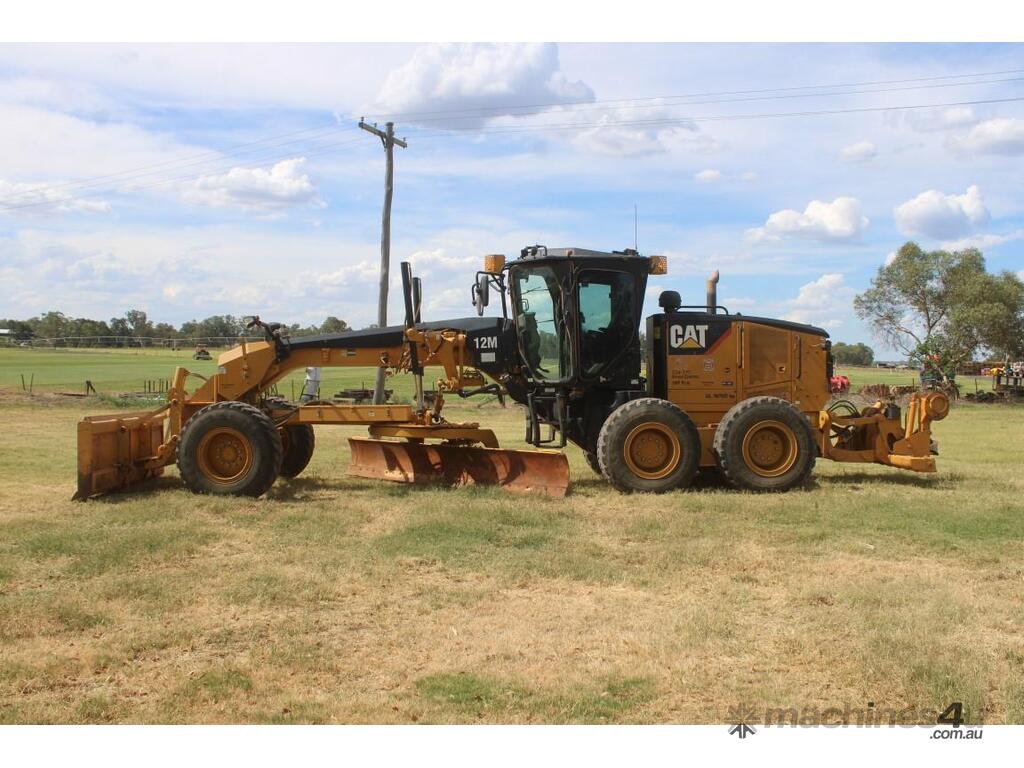 Used 2015 Caterpillar 12M Grader (1118408)