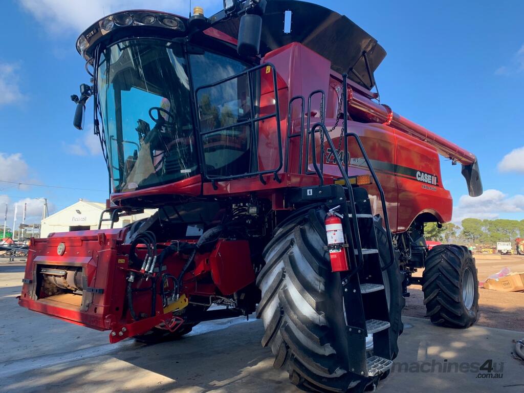 Used 2018 Case IH 7140 Combine Harvester (934180)