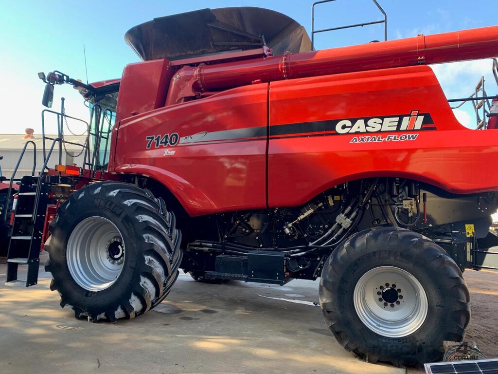 Used 2018 Case IH 7140 Combine Harvester (934180)
