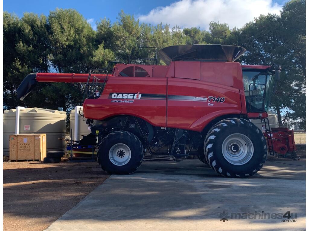 Used 2018 Case IH 7140 Combine Harvester (934180)