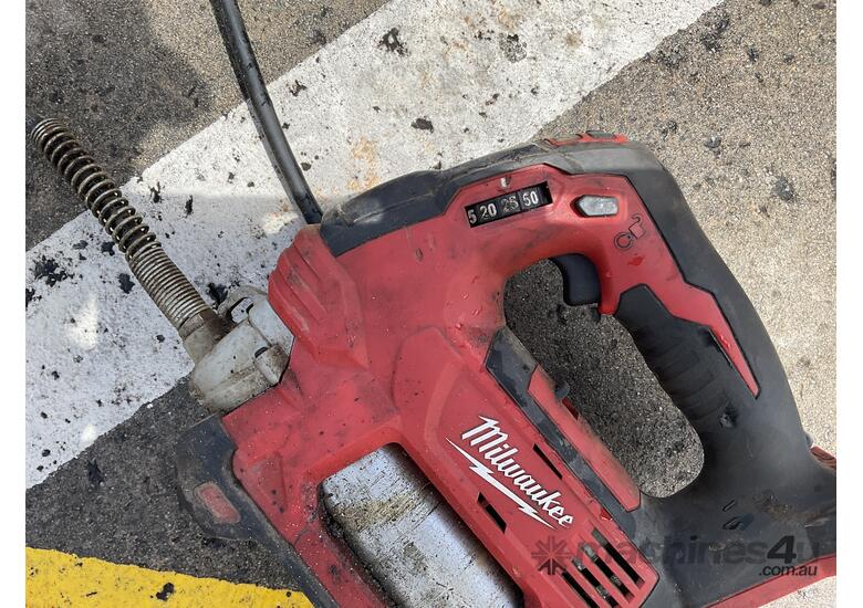 Used milwaukee 2x Milwaukee M18 GG Grease Gun Tool Boxes in , - Listed on Machines4u