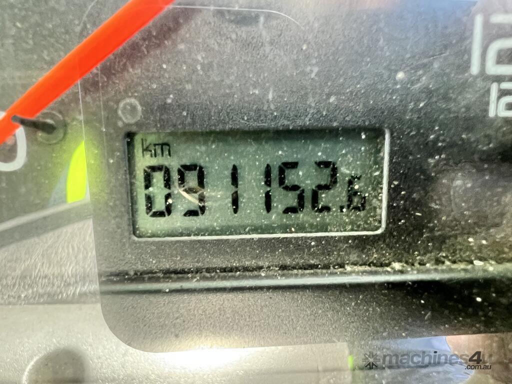 Buy Used 2000 Volvo NH12 Day Cab Trucks (1093981)