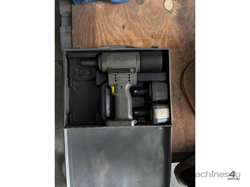 Used Pop MCS5800L Riveting Machine (1173981)
