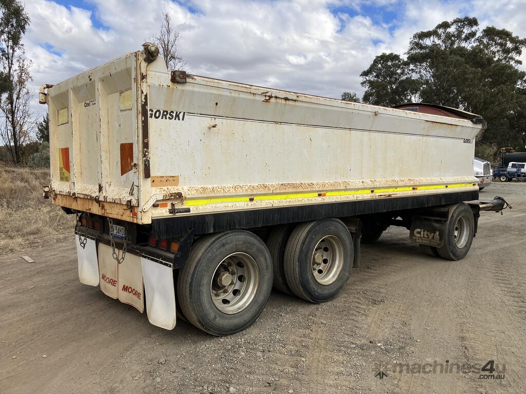 Buy Used 2017 Tip Trailers R Us 3ADT Livestock Trailers (1112982)