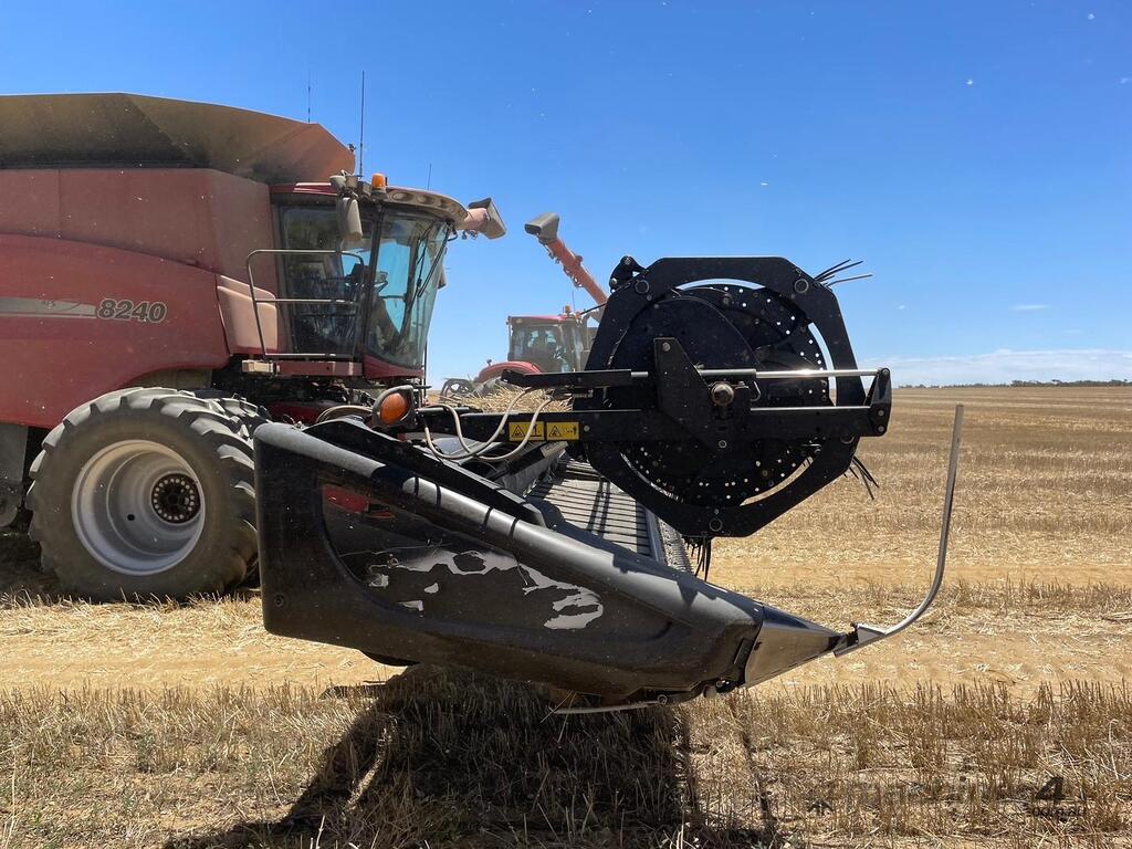 Used 2015 macdon D65 40 Draper Front Harvesting (1134682)