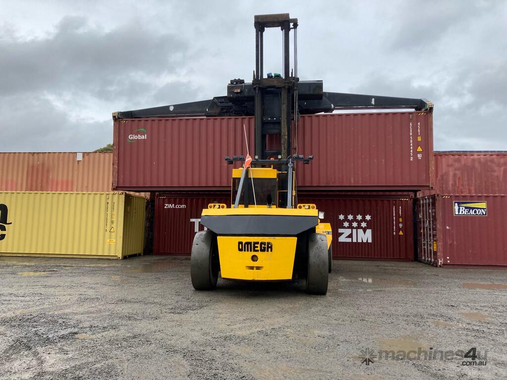 Used omega 40C Reach Stacker (871182)