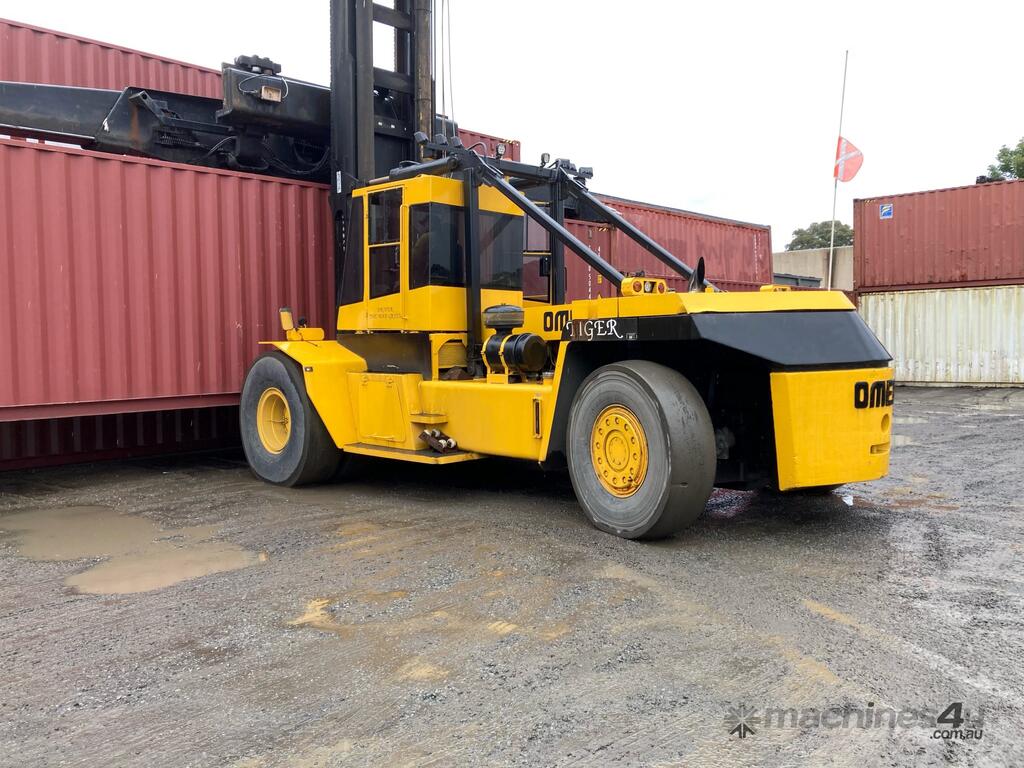 Used omega 40C Reach Stacker (871182)