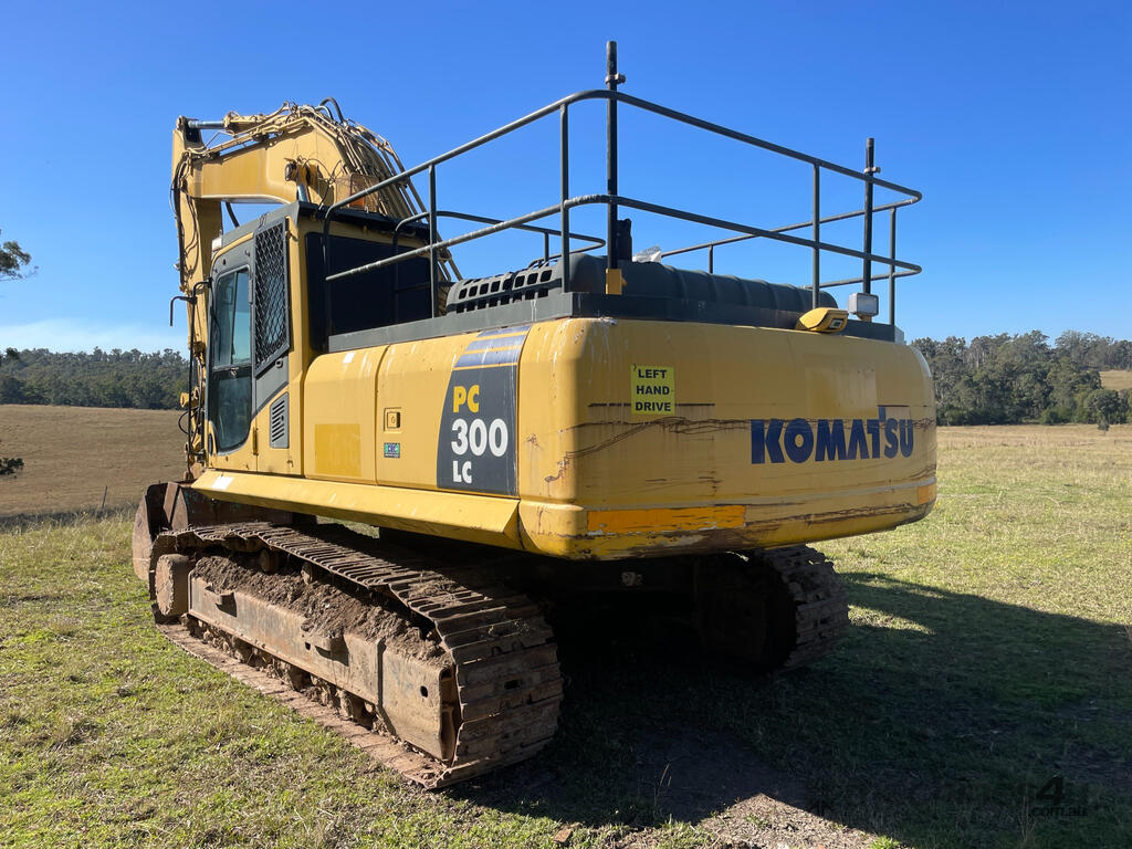 Used 2009 komatsu PC300LC-8 Excavator (890583)