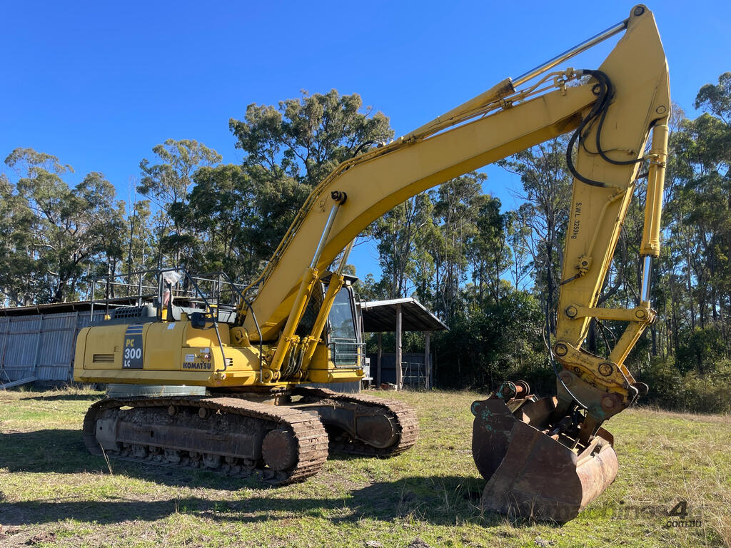 Used 2009 komatsu PC300LC-8 Excavator (890583)