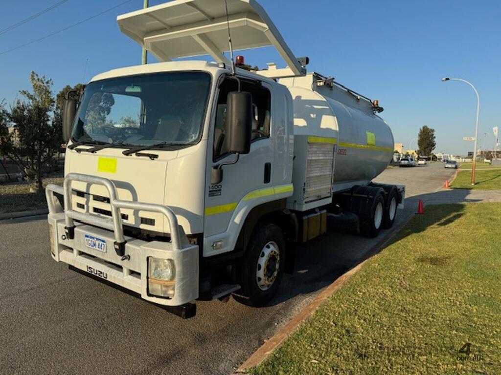Buy Used 2012 Isuzu Truck Tanker Isuzu 1400 Diesel Auto ROPS 65731km ...