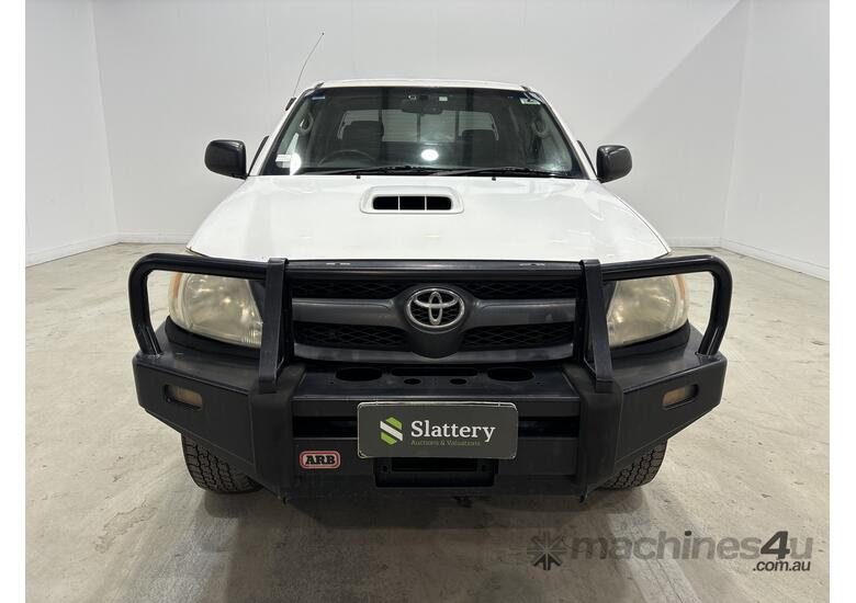 Buy Used Toyota 2006 Toyota Hilux SR 4x4 Dual Cab Utility Diesel Manual ...