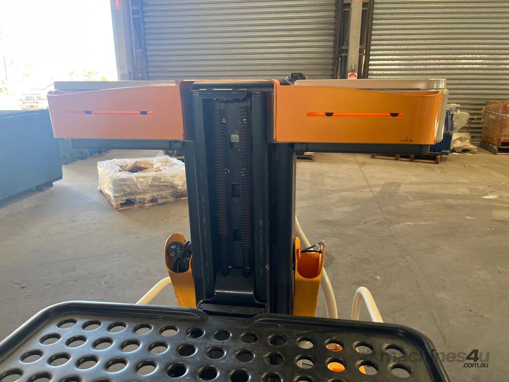 Used 2024 Crown 2024 Crown WAV60-118 Electric Order Picker Stock ...