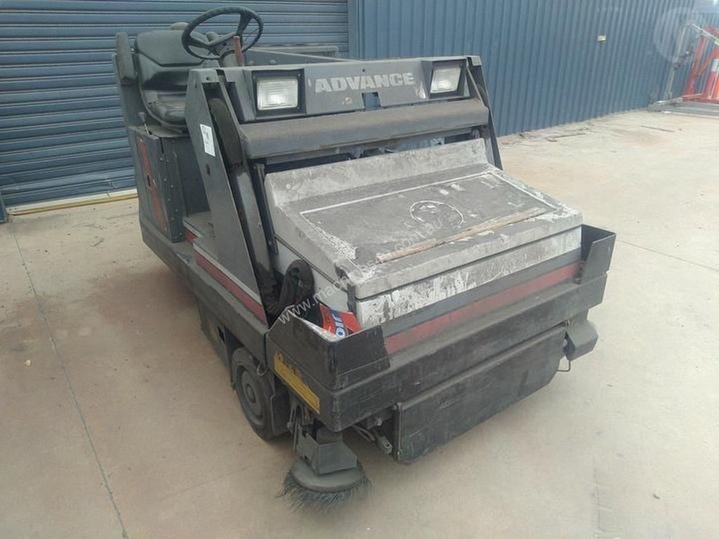 Used advance 4500 Ride On Sweeper in , - Listed on Machines4u