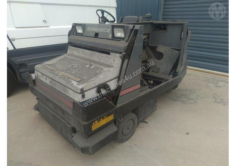 Used advance 4500 Ride On Sweeper in , - Listed on Machines4u
