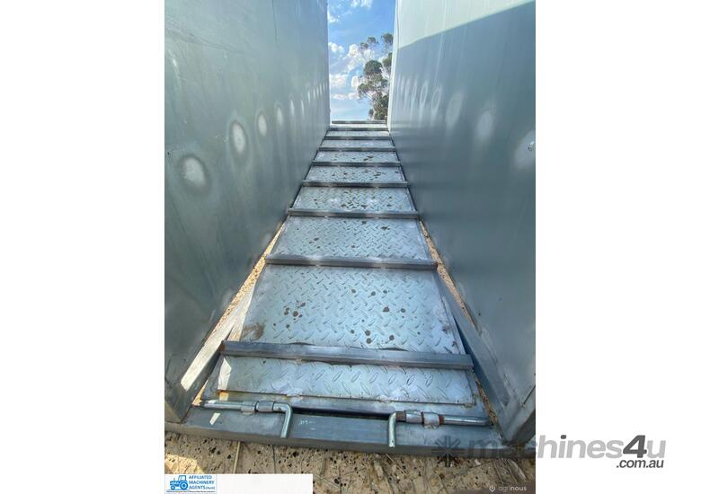 New Livestock Loading Race New Un-used Livestock Feeding & Handling in ...