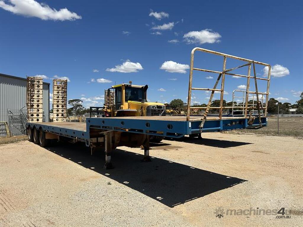 Buy Used Freighttrans TRI-AXLE DROP DECK Trailers in , - Listed on ...