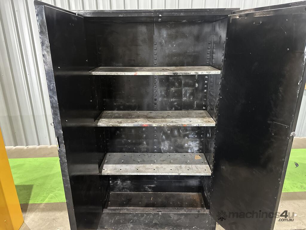 Used Flammable Liquid Storage Cabinet (1202189)