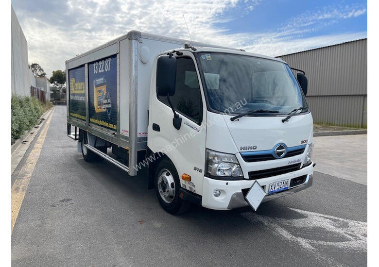 Buy Used 2014 Hino Hino 916 - 300 Series Hybrid Pantech Truck Trucks in ...