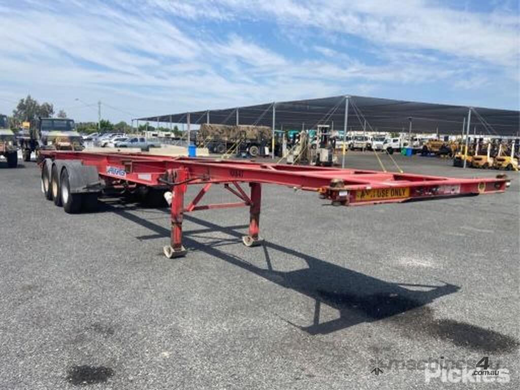 Buy Used freighter MAXITRANS ST3 Flat Top Trailer in , - Listed on ...