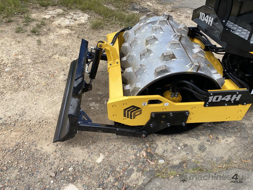 New 2023 multipac New Multipac 104H Roller with Dozer Blade Single Drum ...