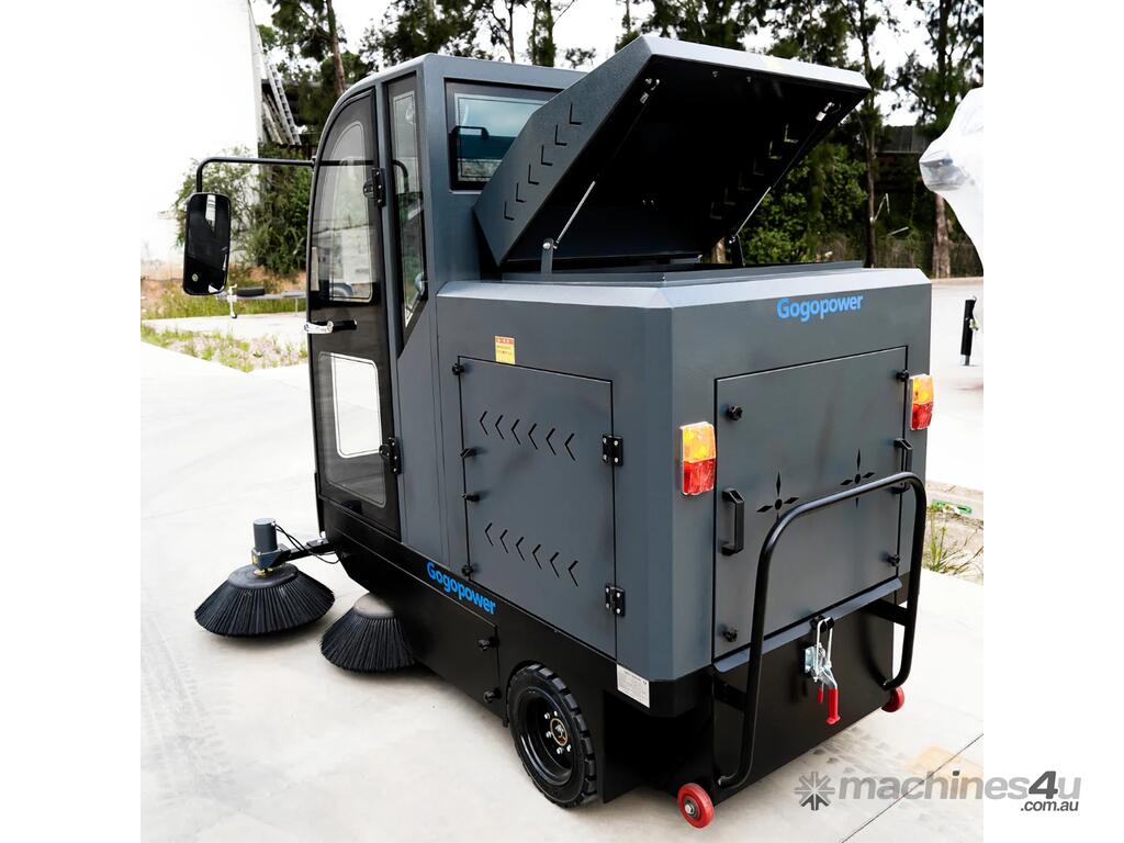 New Sweeper PRO2000 Ride On Sweeper (1018709)