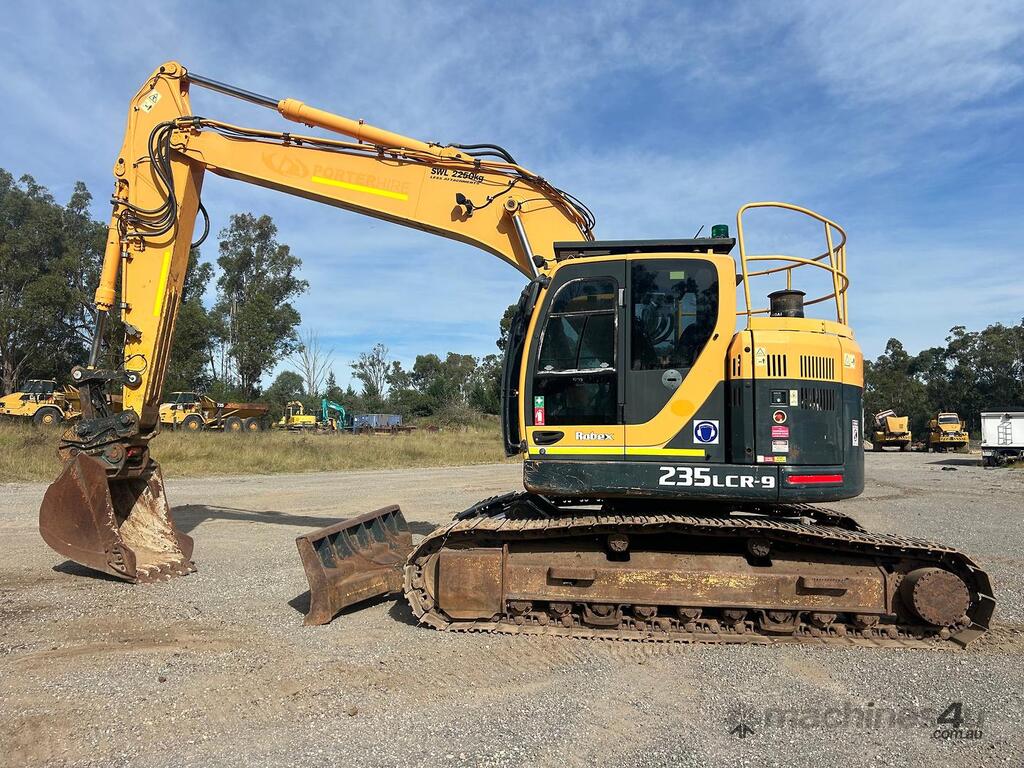 Used 2016 hyundai R235-9 Excavator (1109209)