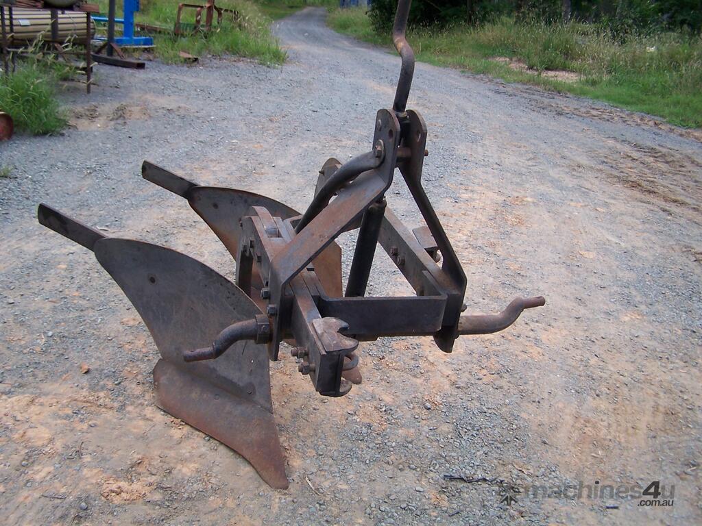 Used 2 leg MouldBoard 2 Leg Mouldboard Plough (976709)