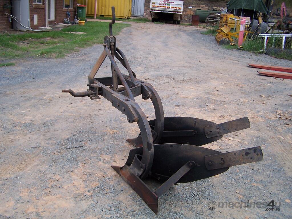 Used 2 leg MouldBoard 2 Leg Mouldboard Plough (976709)