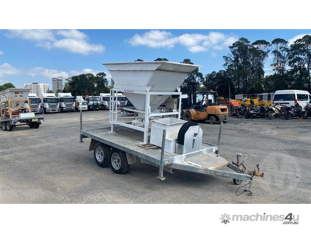 Buy Used Sandbag Mach Single MAC Single Hopper Trai Trailers in MOOREBANK, NSW