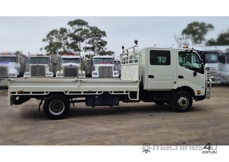 Buy Used Hino 2022 Hino 300 Series 2 Crew Cab Wide Tray Truck Trucks (1114790) - Listed on ...