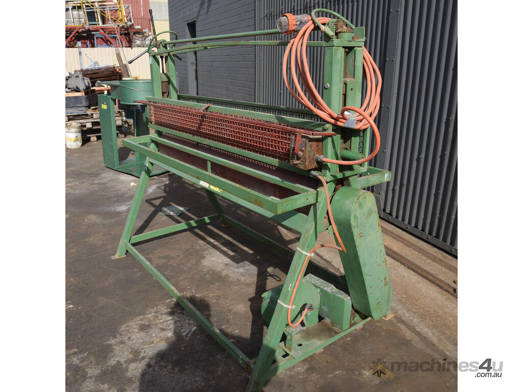 Used Chris Selfe Chris Selfe Glue Spreader motorised feed gluing ...