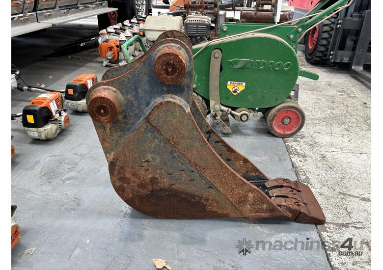 Used abs 1 x Machine Claw Bucket Excavator Bucket in , - Listed on ...
