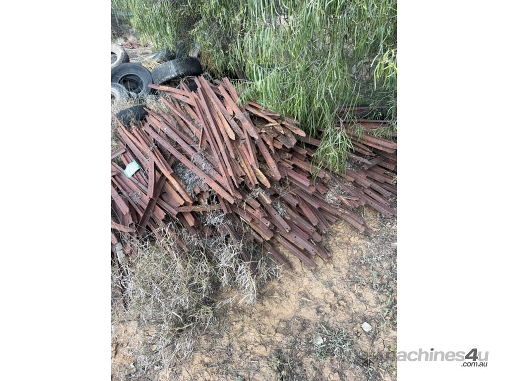 Used scrap Star pickets Fencing (1158891)