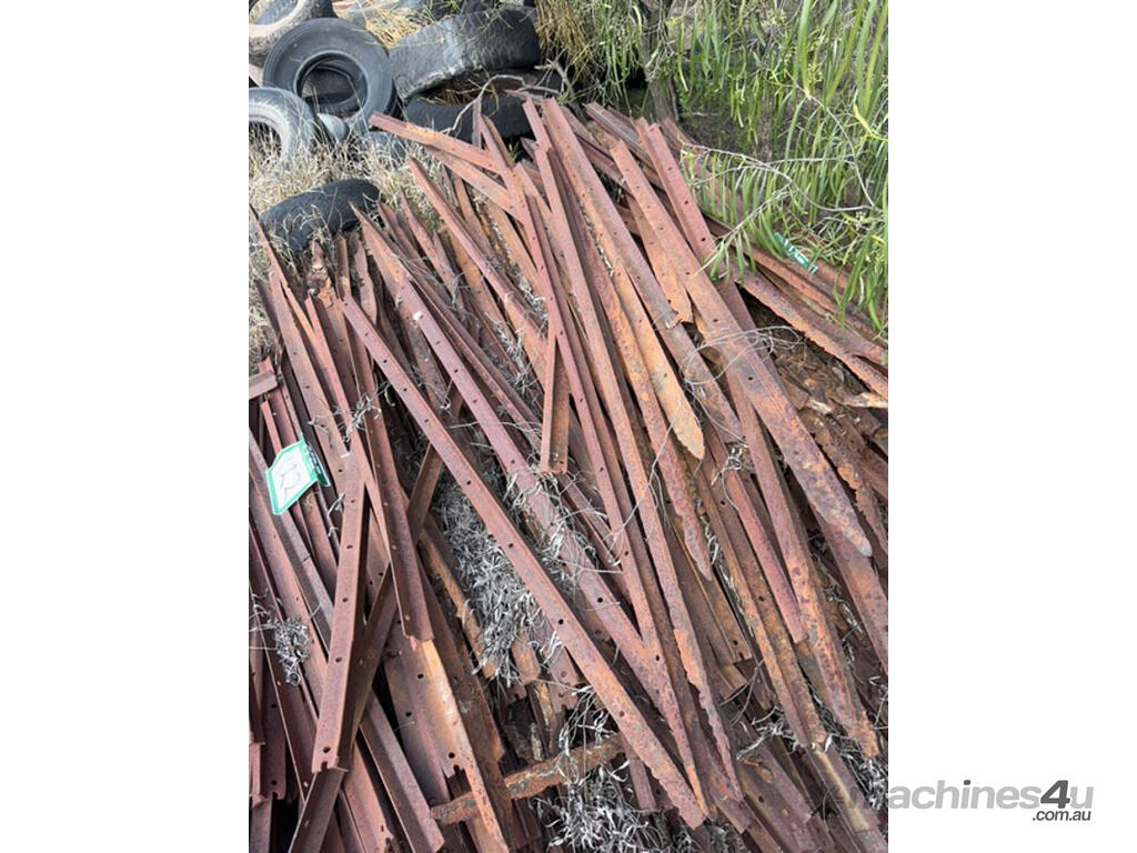 Used scrap Star pickets Fencing (1158891)