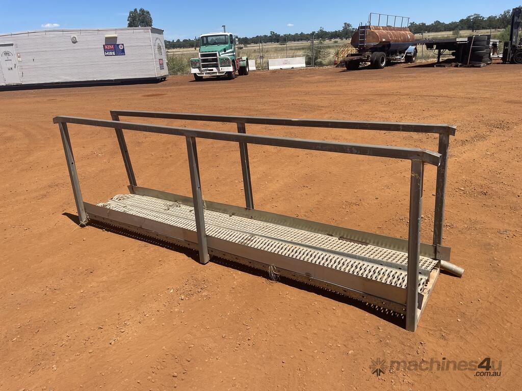 Used Galvanised Steel Walk Way Ladders (1080292)