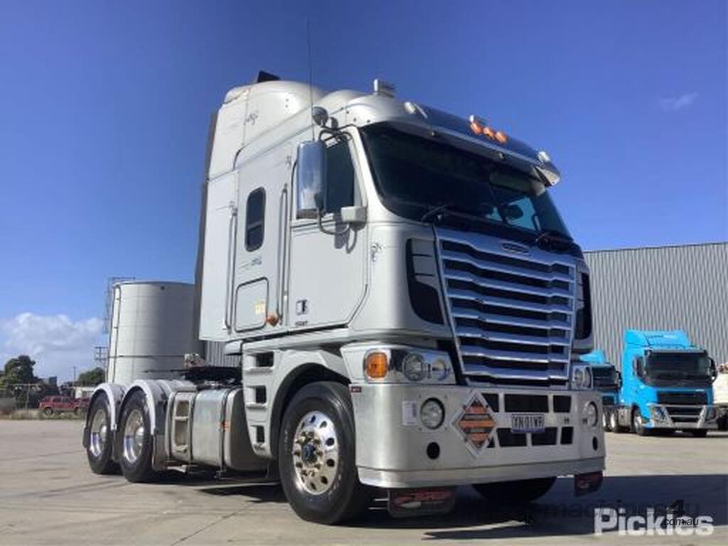 Buy Used Freightliner ARGOSY 101 Sleeper Cab Trucks in , - Listed on ...