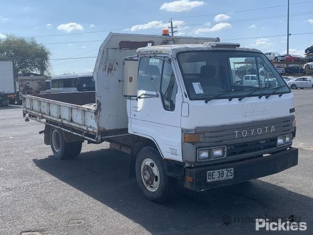 Buy Used Toyota DYNA 200 Tray Truck in , - Listed on Machines4u