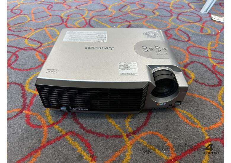 Buy Used Mitsubishi Projector Unreserved Truck Accessories in ...