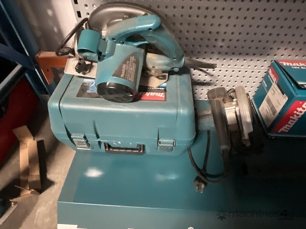 Used Miscellaneous Contents On Shelves Only (1098393)