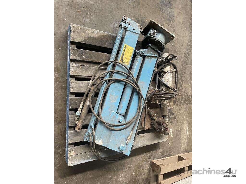 Used Tray Mount 750kg Crane (1115893)