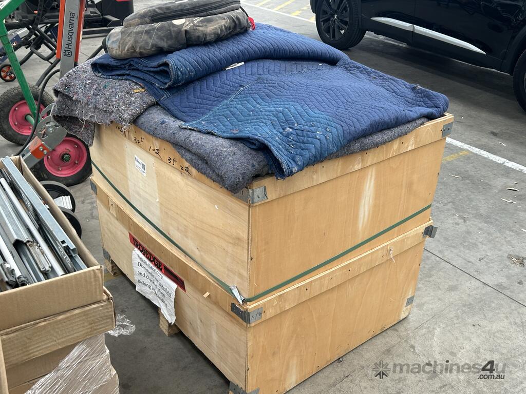 Used Crate Of Transport Furniture Removal Blankets (1093594) - Listed ...