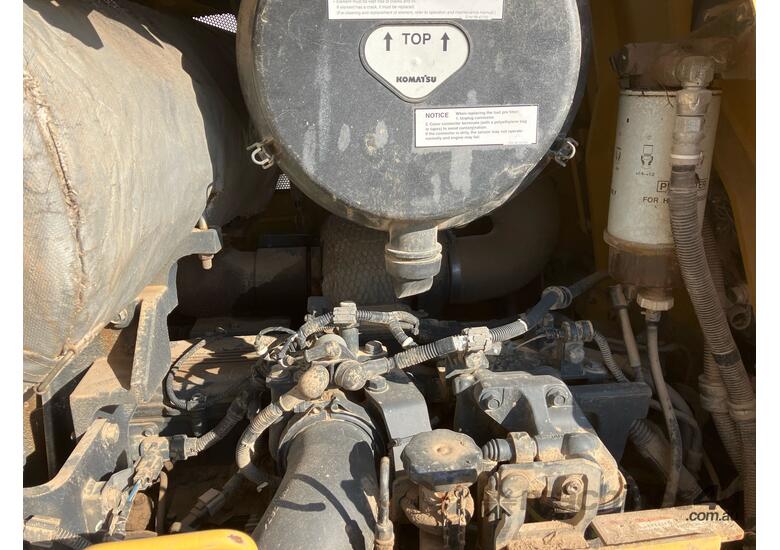 Used komatsu D65EX-16 Dozer (1128995) - Listed on Machines4u