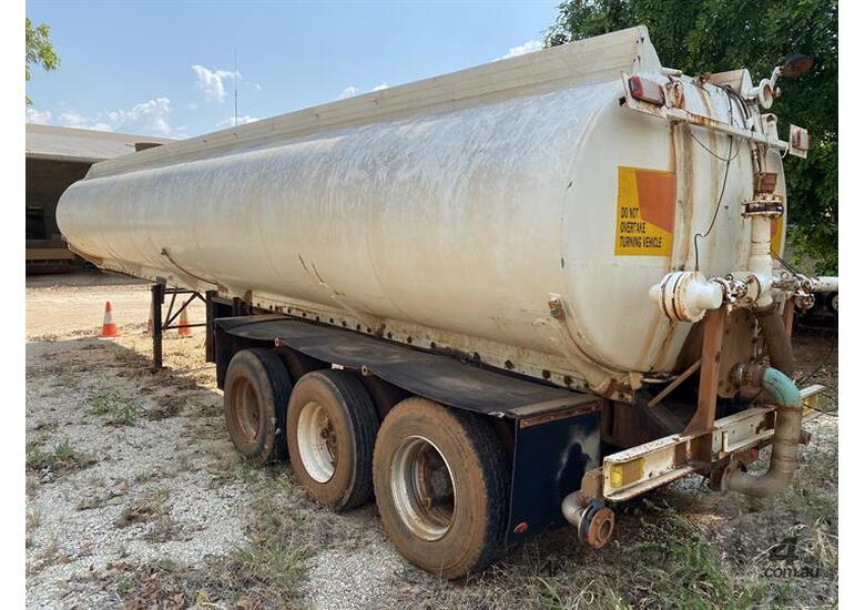 Buy Used hockney TRI-AXLE TANKER Trailers (1065496) - Listed on Machines4u