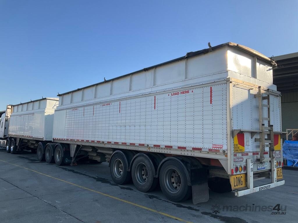 Buy Used 2010 barker HEAVY DUTY TRIAXLE Tipper Trucks (1136197)
