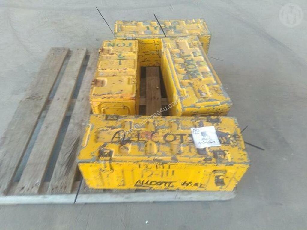 Used tool boxes X4 Tool Boxes in , - Listed on Machines4u