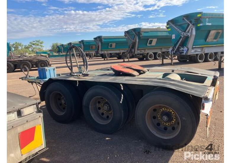 Buy Used Azmeb Global Trailers AZMEB TRIAXLE TRAILER Pantech Truck in , - Listed on Machines4u